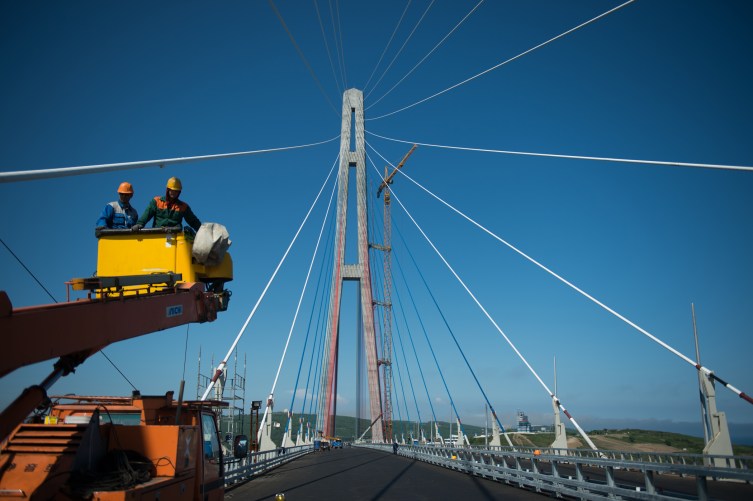 Russia’s Billion-Dollar Bridge Breaks World Record | TIME.com