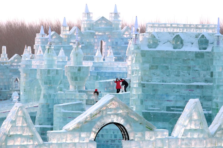 Ice Sculptures Create a Real Winter Wonderland at the Harbin Ice and ...