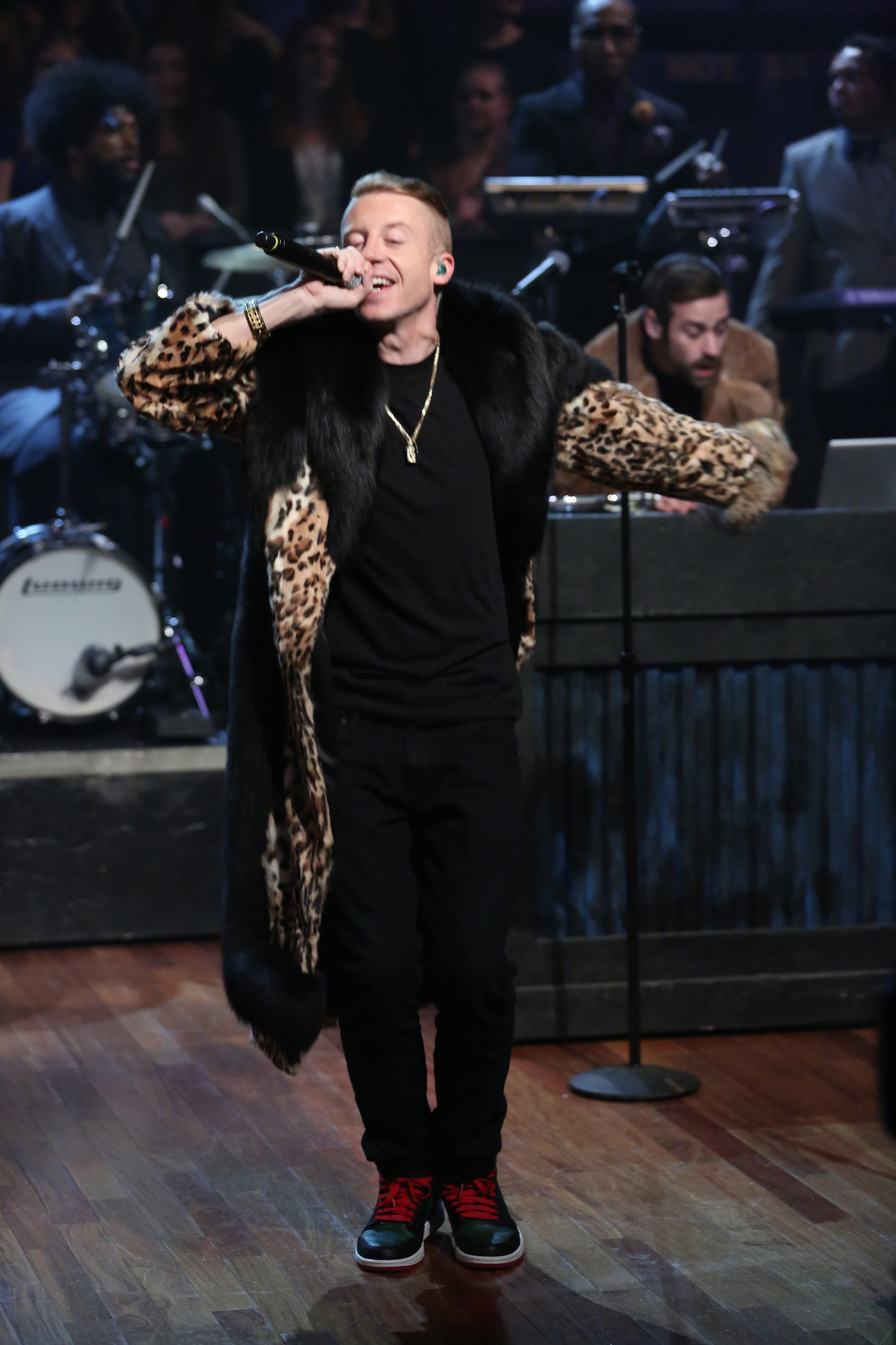 Macklemore's "Thrift Shop" Tops Billboard Chart Independently | TIME.com