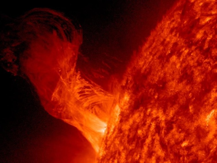 Watch: Stunning Solar Eruption Bigger than 20 Earths (No, It Won’t Kill ...