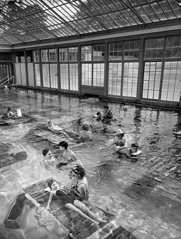 The Beatles, Robert Kennedy, Sophia Loren and Others in Swimming Pools ...