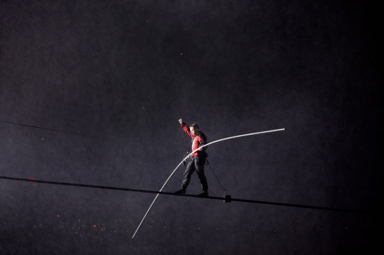 WATCH LIVE: Daredevil Nik Wallenda Attempts Tightrope Walk Over 1500 ...