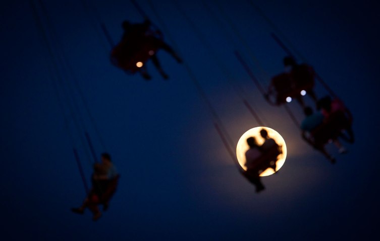 Supermoon Looms Large: The Year’s Biggest Full Moon Rises | TIME.com
