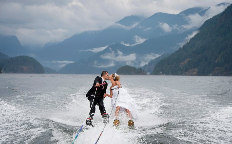 Splashing Into Marriage: Canadian Couple Has Wedding on Water Skis ...
